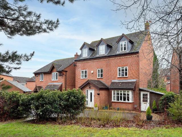 6 bedroom detached house for sale