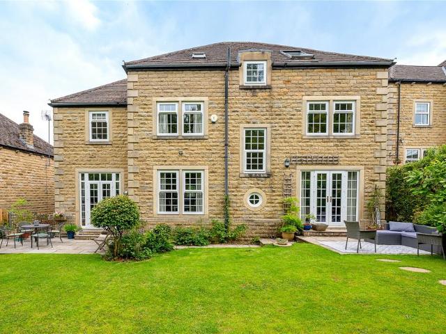 6 bedroom detached house for sale