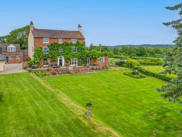 6 bedroom detached house for sale