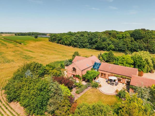 6 bedroom detached house for sale