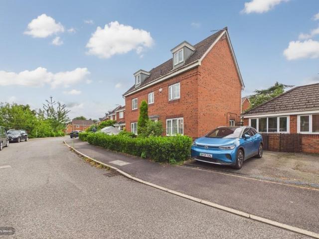 6 bedroom detached house for sale