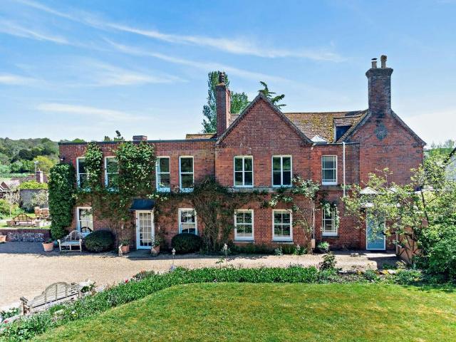 6 bedroom detached house for sale