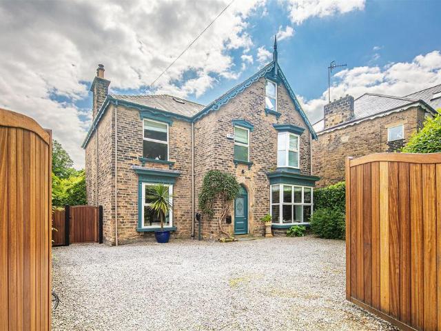 6 bedroom detached house for sale