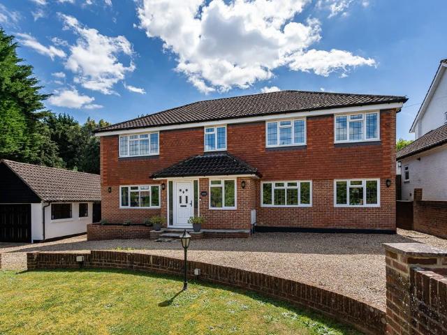 6 bedroom detached house for sale