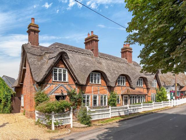 6 bedroom detached house for sale