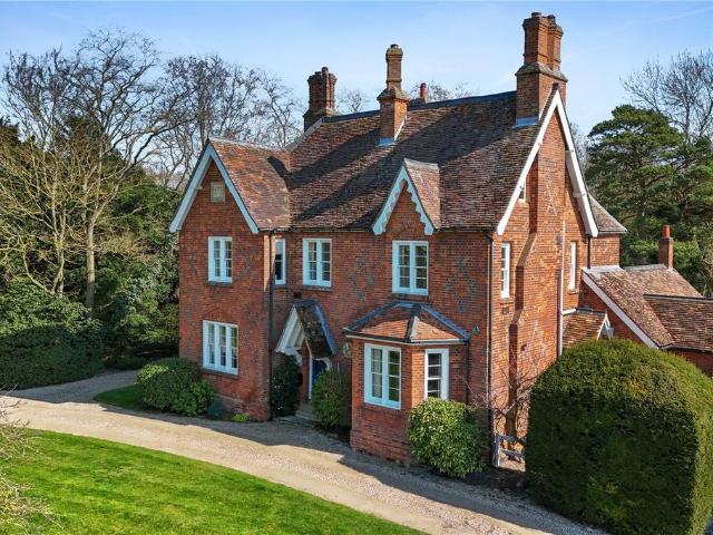 6 bedroom detached house for sale
