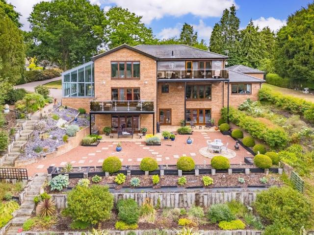 6 bedroom detached house for sale