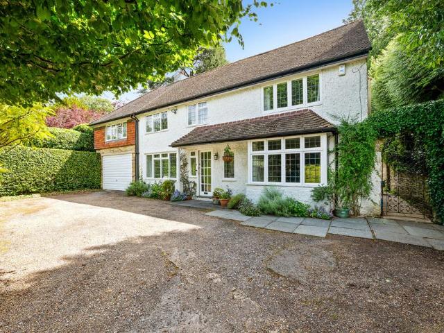 6 bedroom detached house for sale