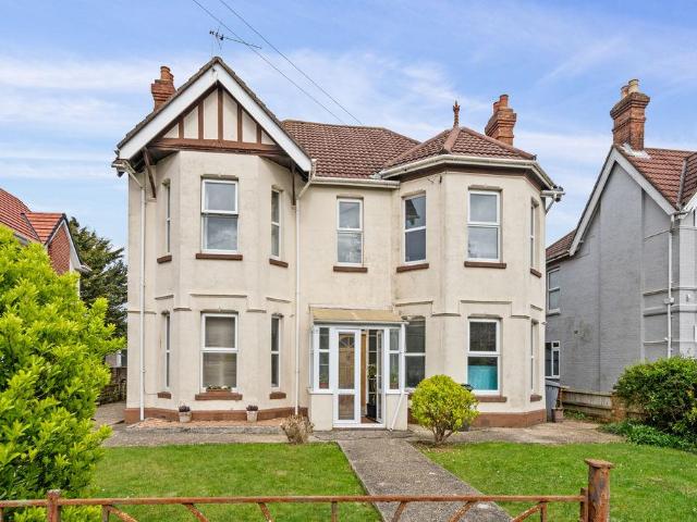 6 bedroom detached house for sale