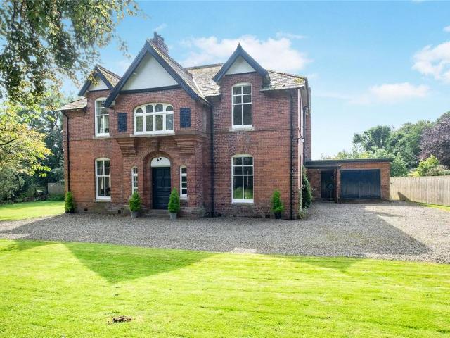 6 bedroom detached house for sale