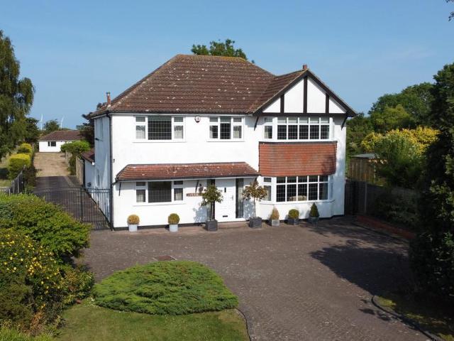 6 bedroom detached house for sale