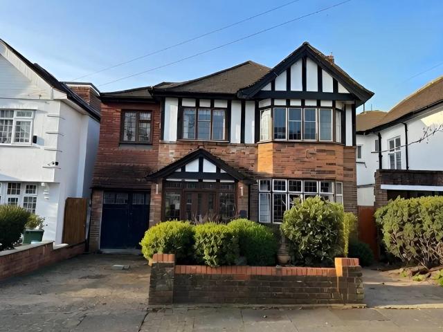 6 bedroom detached house for sale