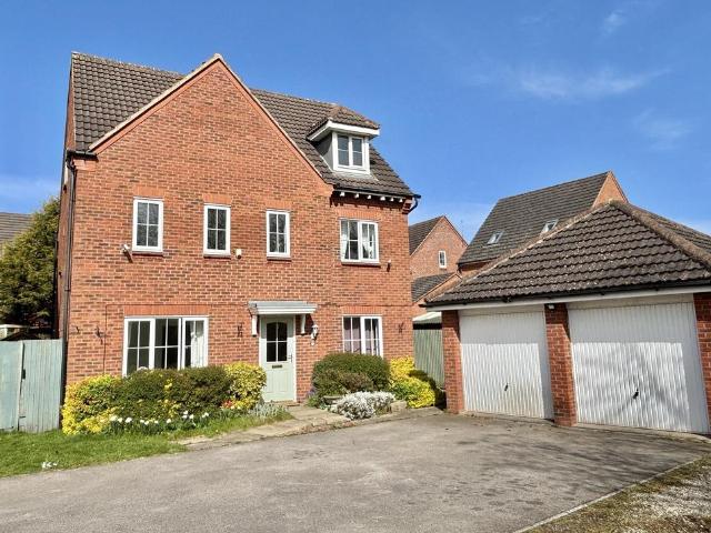 6 bedroom detached house for sale