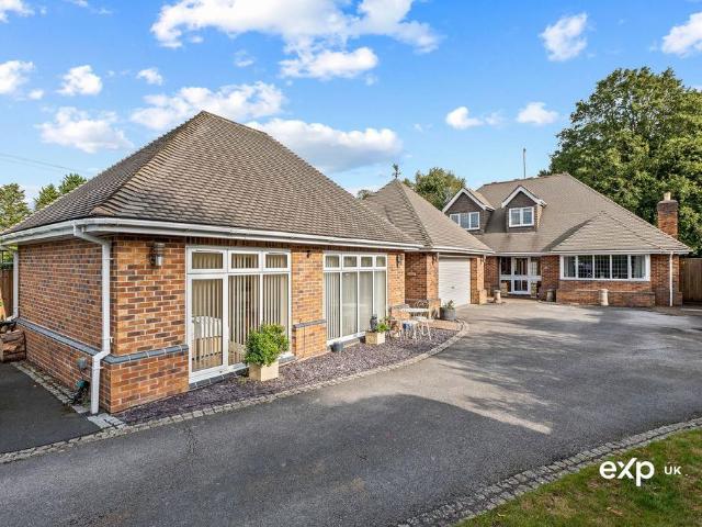 6 bedroom detached house for sale