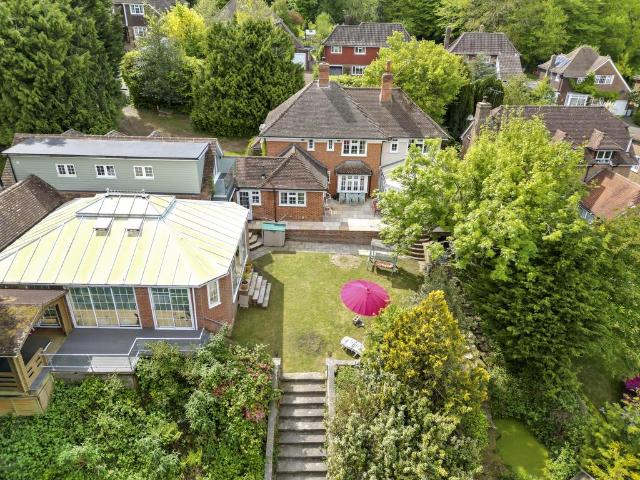 6 bedroom detached house for sale