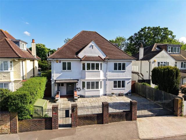 6 bedroom detached house for sale