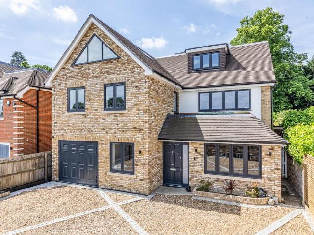 6 bedroom detached house for sale