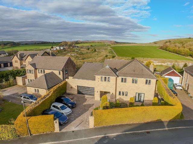 6 bedroom detached house for sale