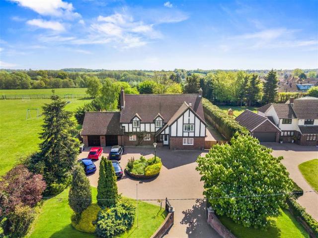 6 bedroom detached house for sale