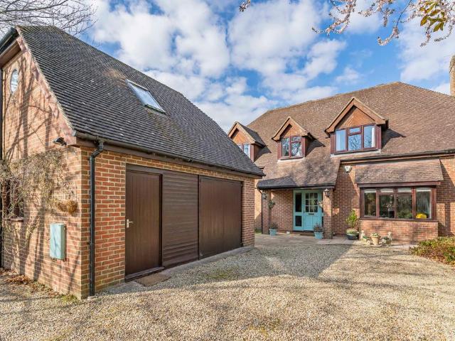 6 bedroom detached house for sale