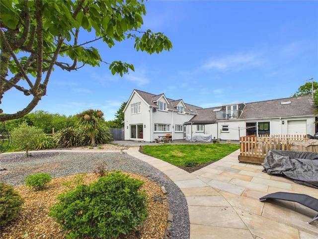 6 bedroom detached house for sale