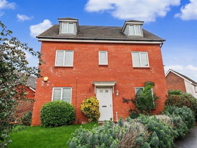 6 bedroom detached house for sale