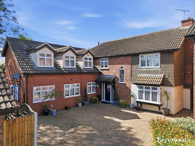 6 bedroom detached house for sale