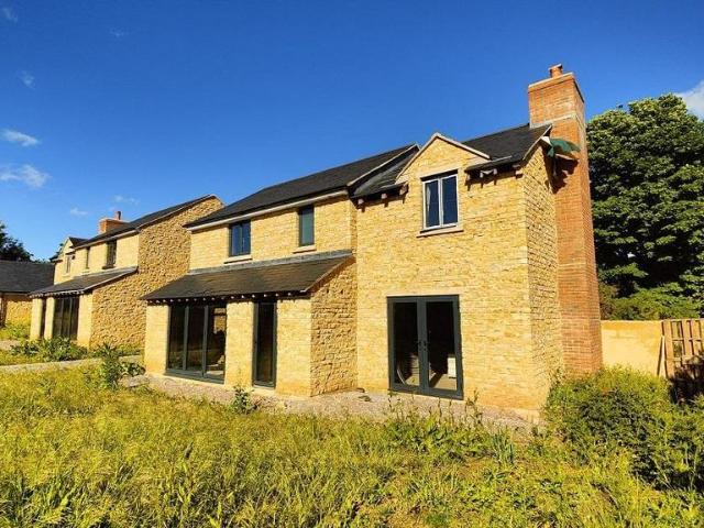 6 bedroom detached house for sale