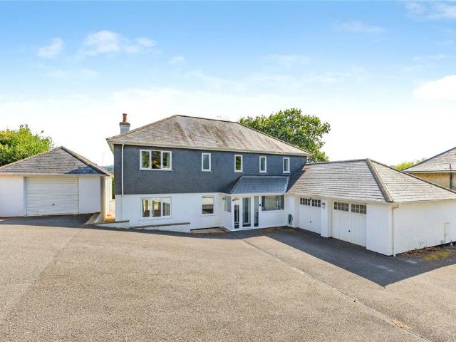 6 bedroom detached house for sale