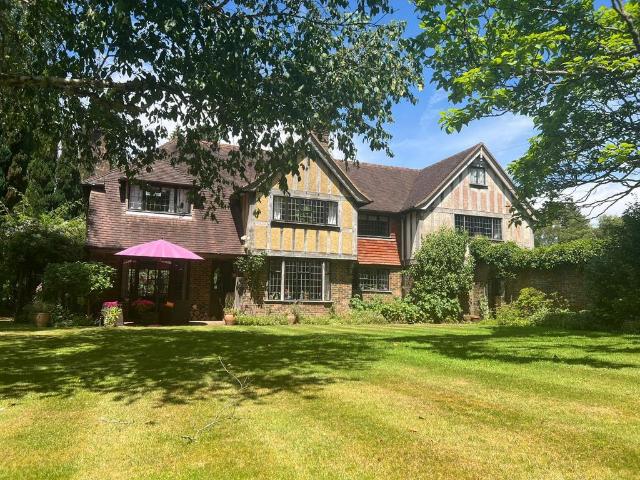 6 bedroom detached house for sale