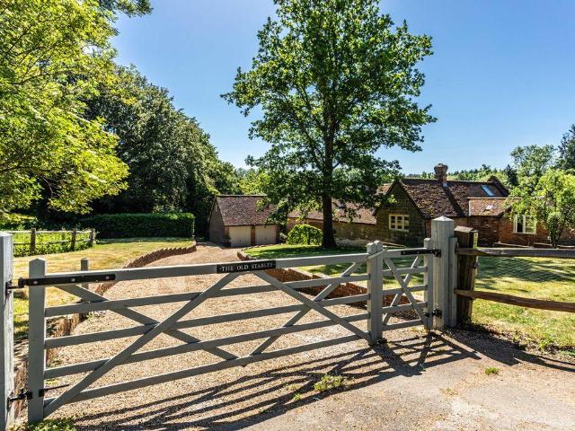 6 bedroom detached house for sale