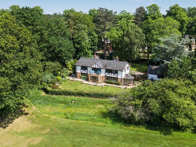 6 bedroom detached house for sale