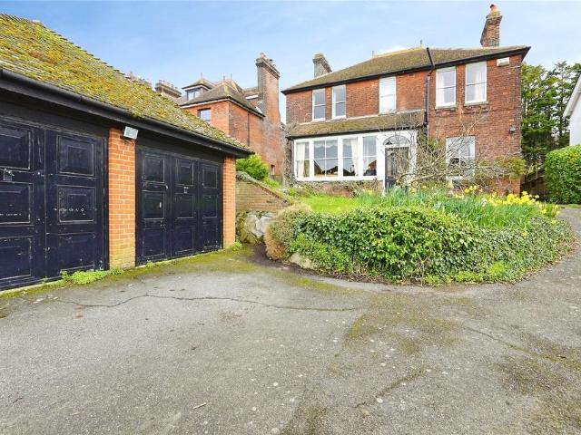 6 bedroom detached house for sale