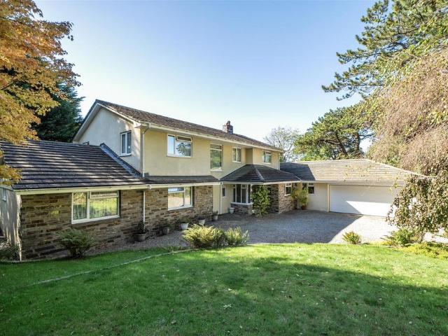 6 bedroom detached house for sale