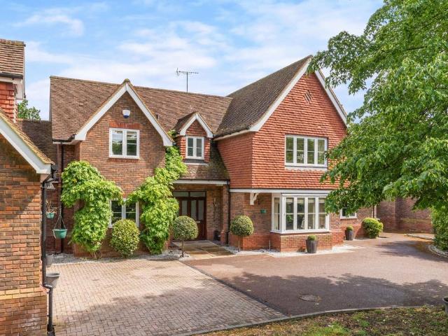 6 bedroom detached house for sale