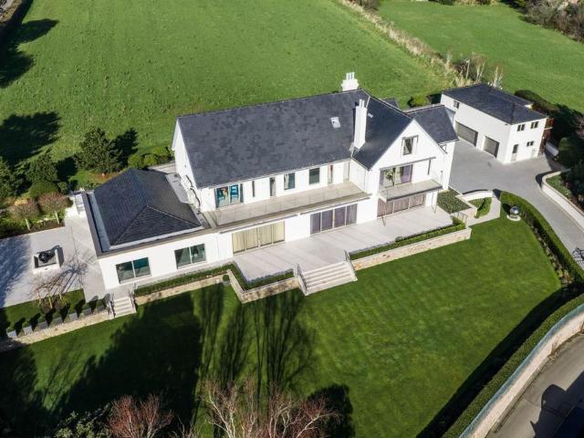 6 bedroom detached house for sale