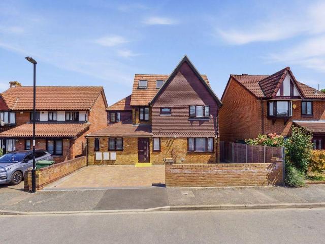 6 bedroom detached house for sale