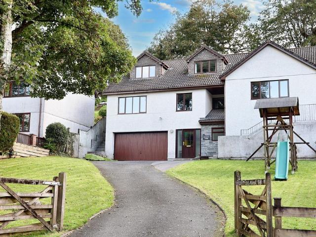 6 bedroom detached house for sale