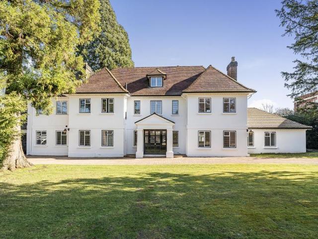 6 bedroom detached house for sale