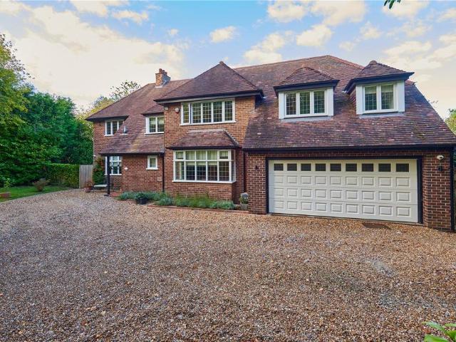 6 bedroom detached house for sale