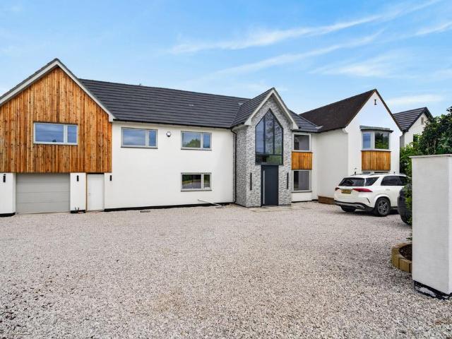 6 bedroom detached house for sale