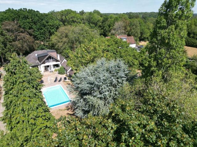 6 bedroom detached house for sale