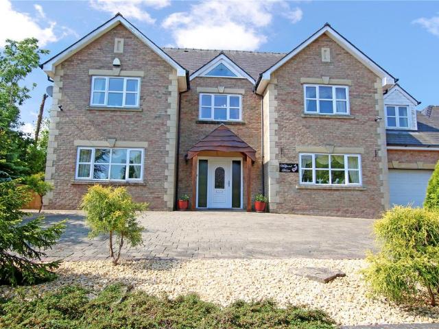 6 bedroom detached house for sale