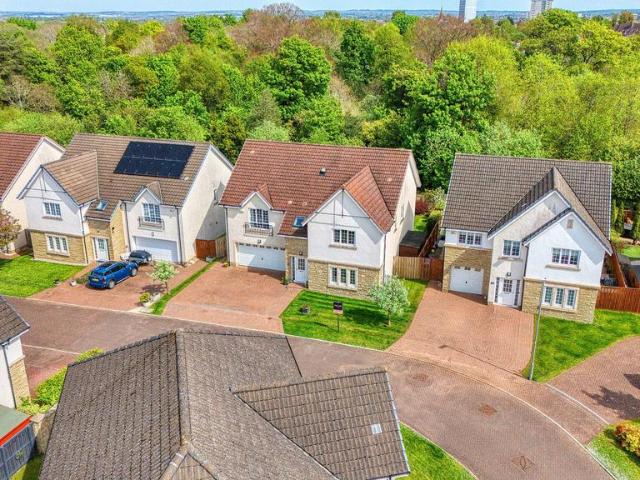 6 bedroom detached house for sale