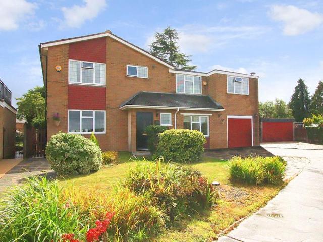 6 bedroom detached house for sale