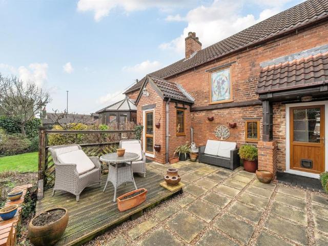 6 bedroom detached house for sale
