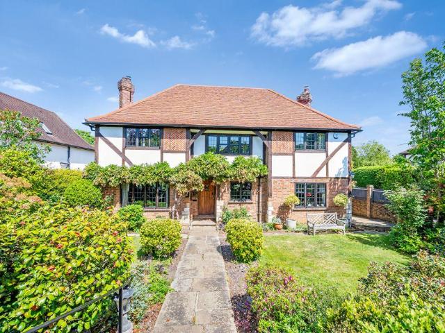 6 bedroom detached house for sale