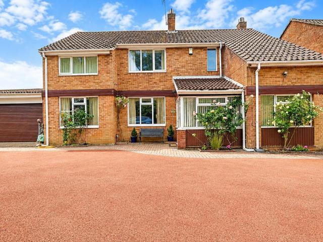 6 bedroom detached house for sale