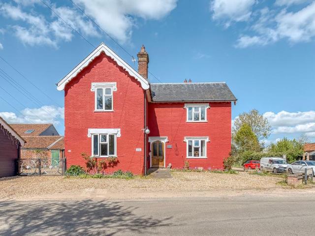 6 bedroom detached house for sale