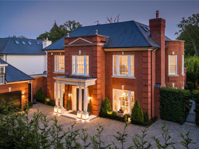 6 bedroom detached house for sale